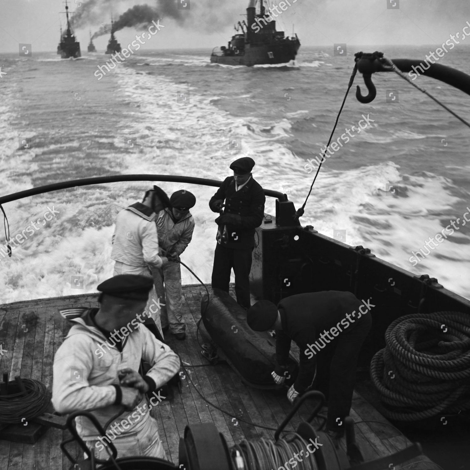 Sailors Minesweeper Exercise On Their Mindsweepers Editorial Stock ...
