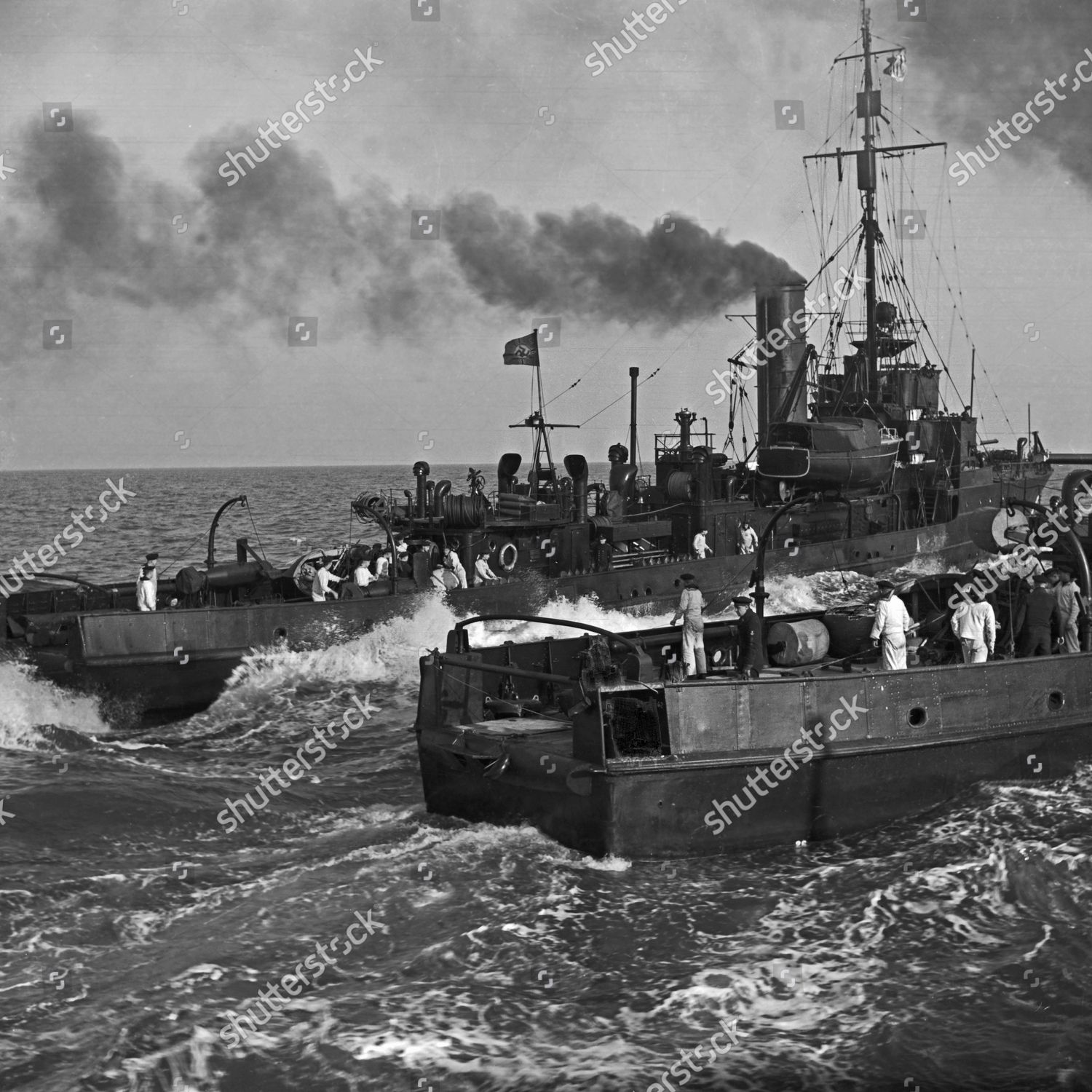 Sailors Minesweeper Exercise On Their Mindsweepers Editorial Stock ...
