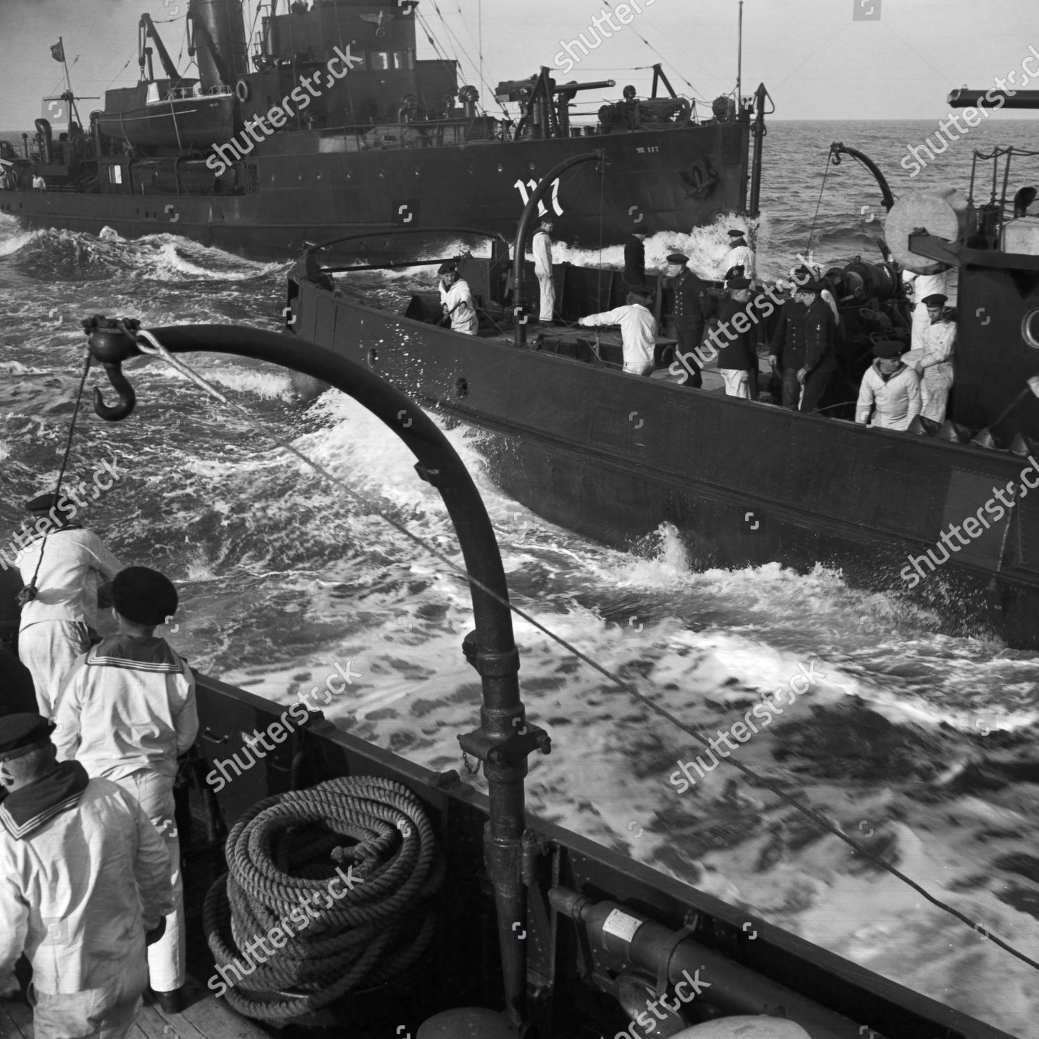 Sailors Minesweeper Exercise On Their Mindsweepers Editorial Stock ...