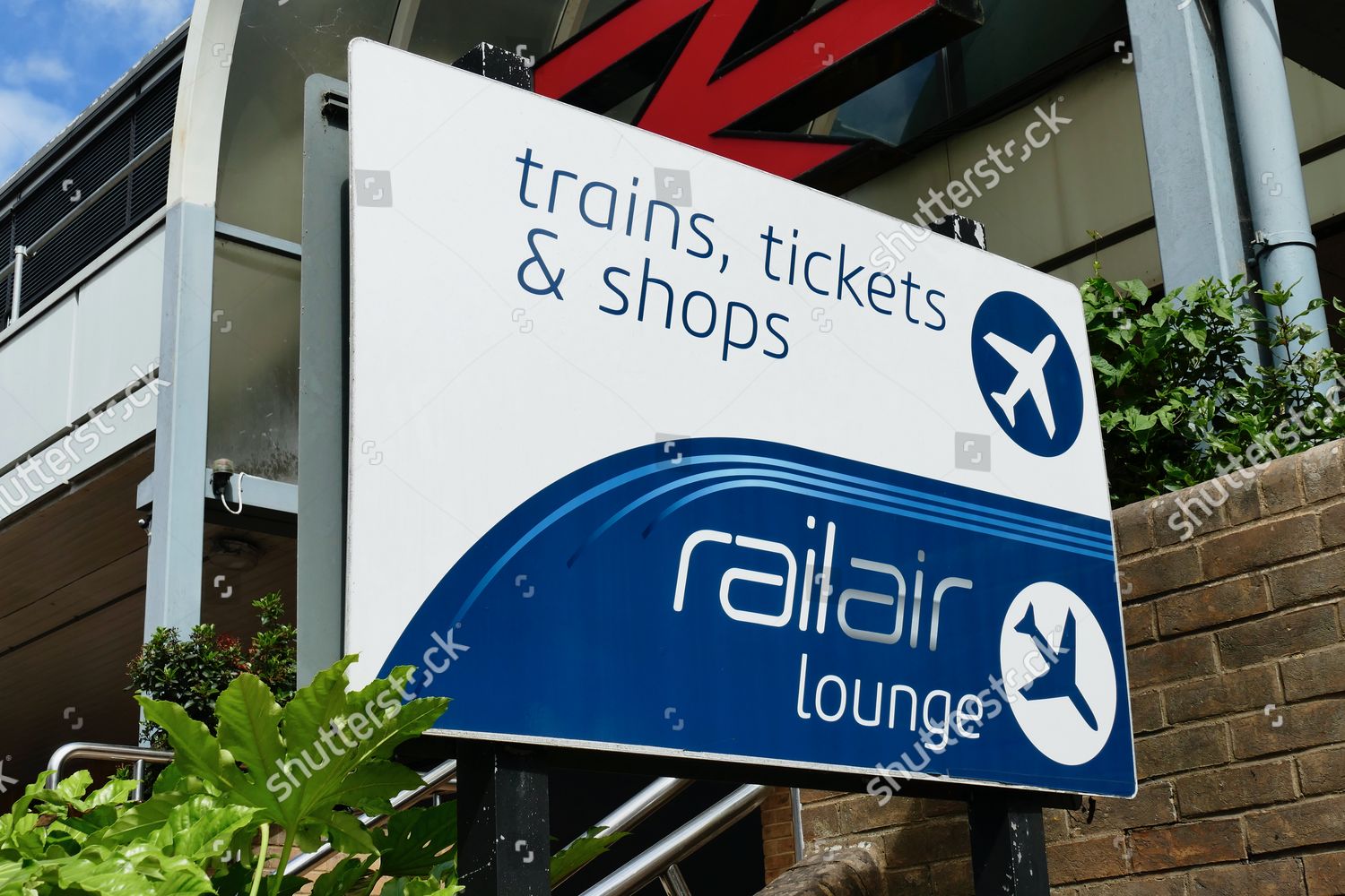 Rail Air Service Reading Station Heathrow Editorial Stock Photo - Stock ...