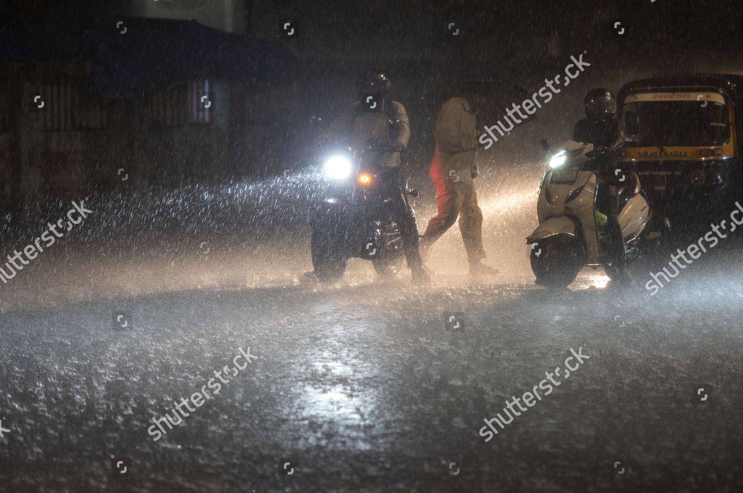 Citizens Caught Heavy Rain Kherwadi Bandra Editorial Stock Photo ...