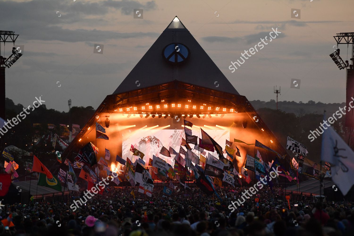 Crowds Paul Mccartneys Headline Set Pyramid Editorial Stock Photo ...