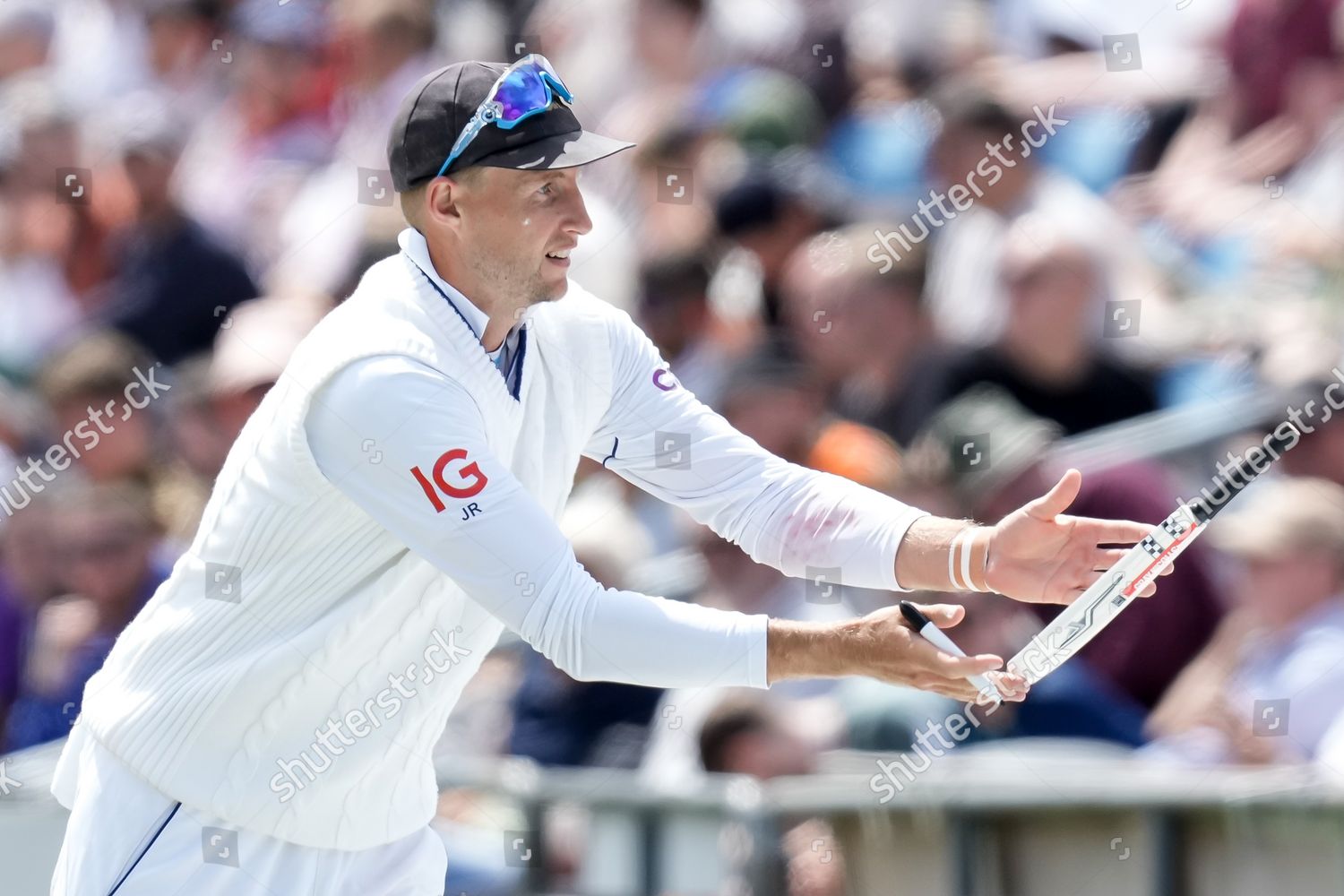Joe Root England Throw Autograph Bat Editorial Stock Photo - Stock ...