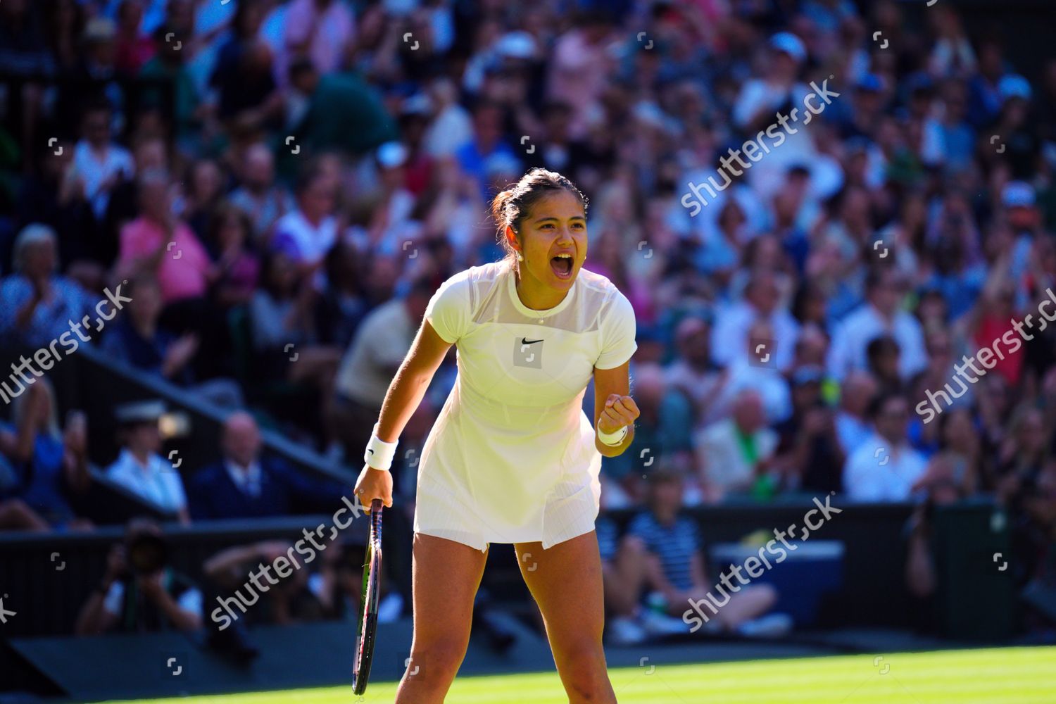 Emma Raducanu Celebrates Winning First Set Editorial Stock Photo ...