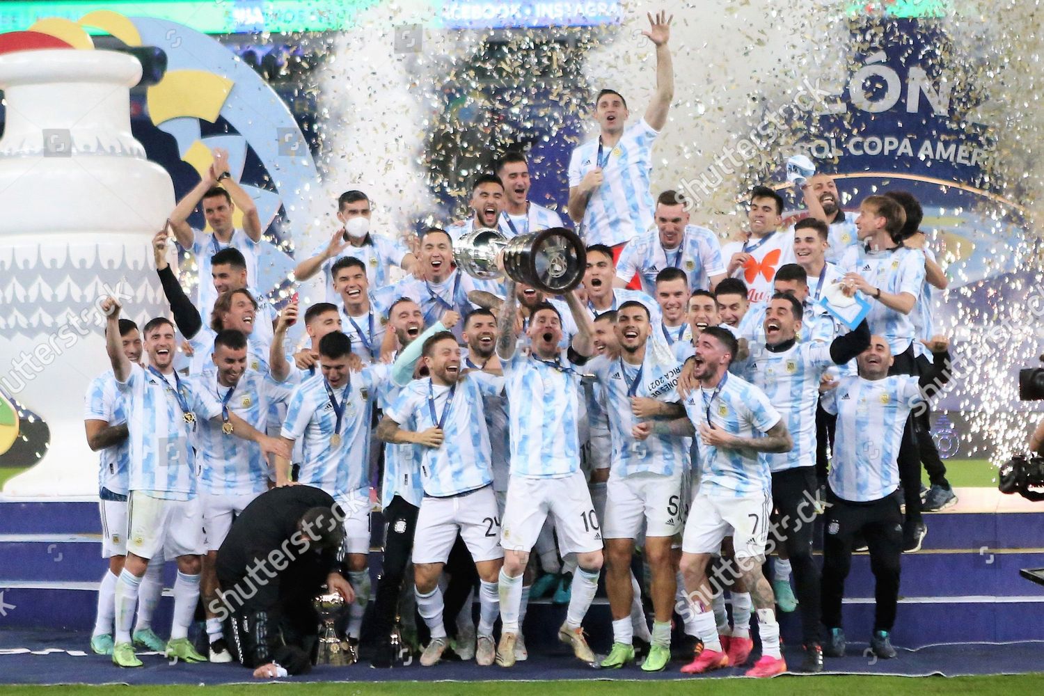 Lionel Messi Argentina Celebrates Victory Teammates Editorial Stock ...