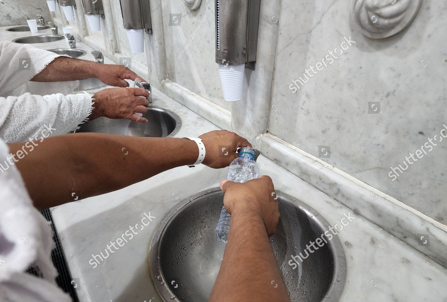 Palestinian Muslims Pilgrims Drink Zamzam Water Editorial Stock Photo ...