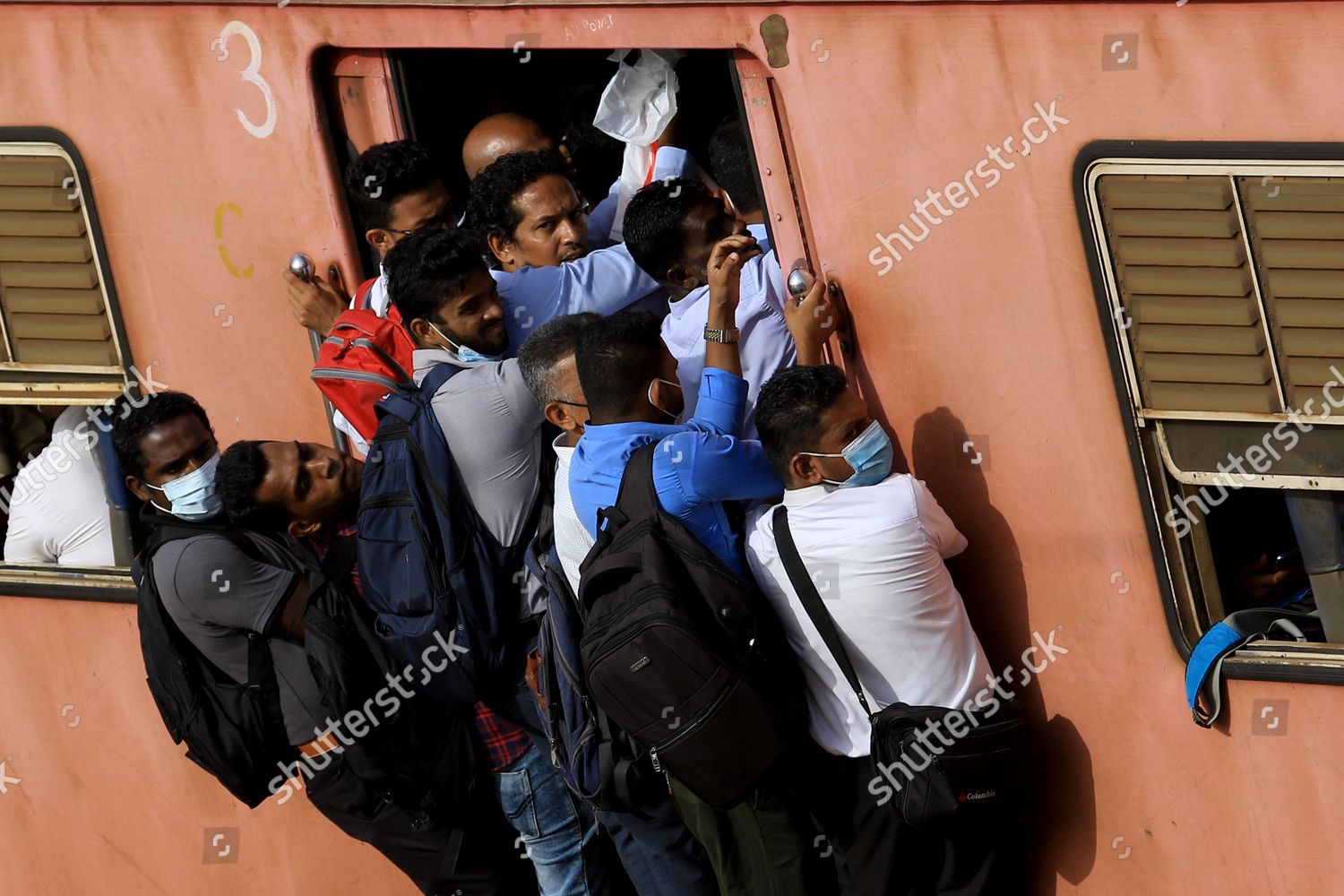 Sri Lankans Commute Overcrowded Train Colombo Editorial Stock Photo ...