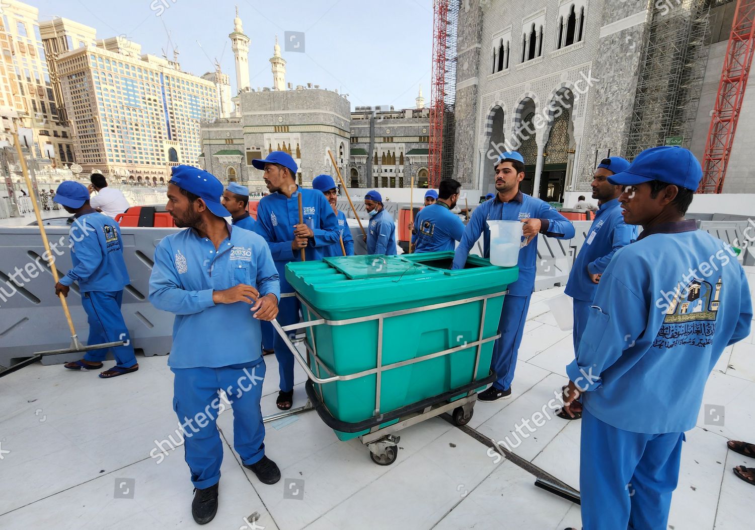Cleaners Swipe Floor Kaaba Islams Holiest Editorial Stock Photo - Stock ...
