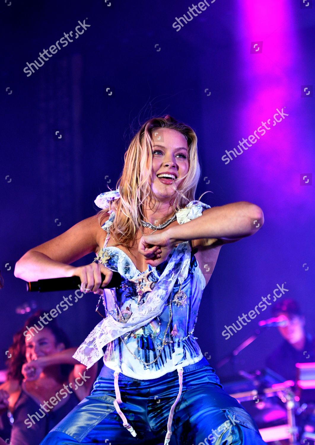20220707 Swedish Singer Zara Larsson Performs Editorial Stock Photo ...