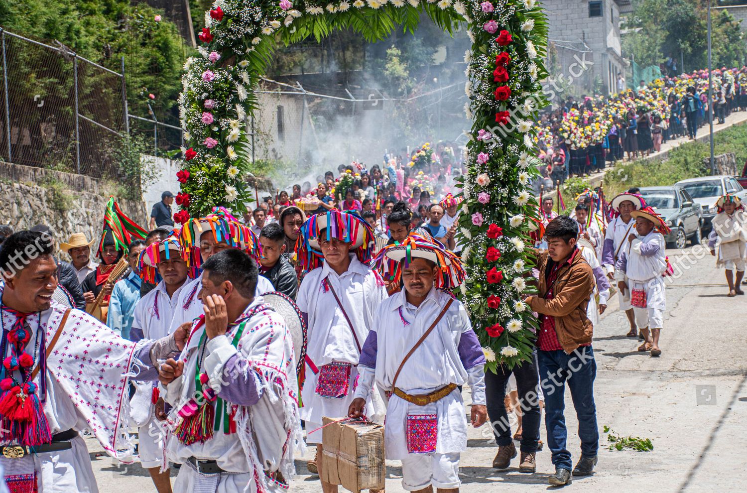 Hundreds Tzotzil Indigenous People Walk Procession Editorial Stock ...
