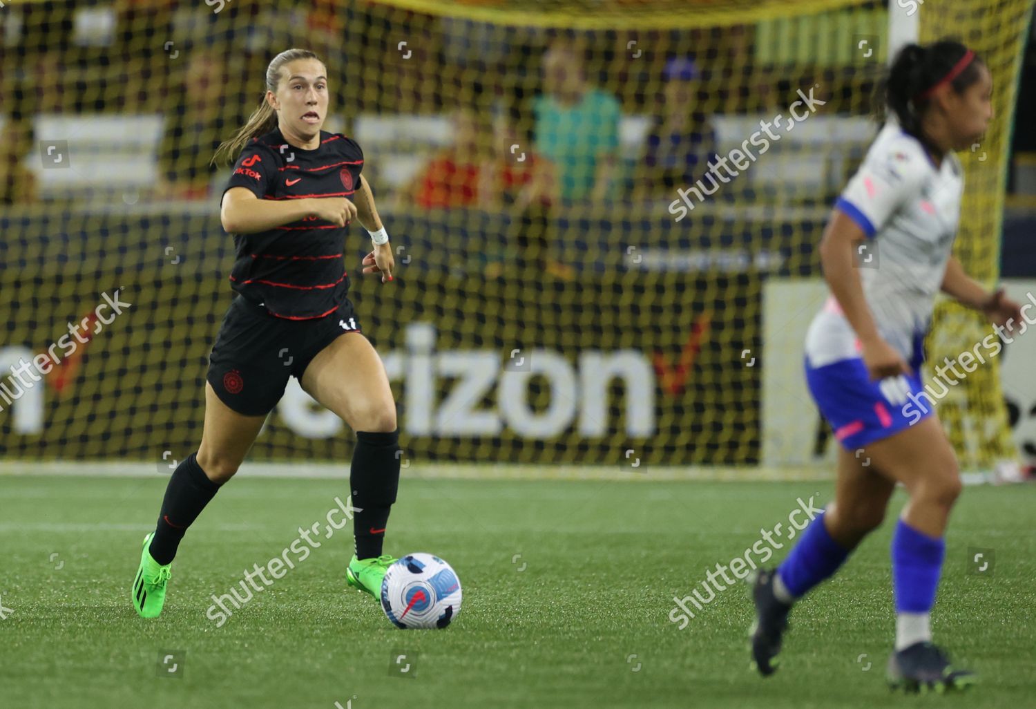 Sam Coffey Portland Thorns Dribbles Ball Editorial Stock Photo - Stock ...