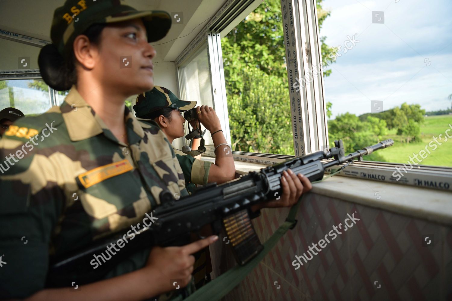 Female Bsf Border Security Force Personnel Editorial Stock Photo ...