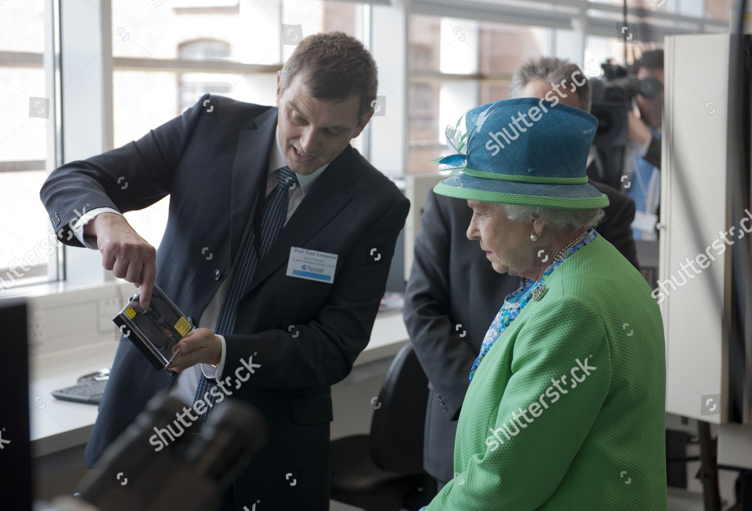 Professor Paul Townsend Gives Queen Elizabeth Editorial Stock Photo ...