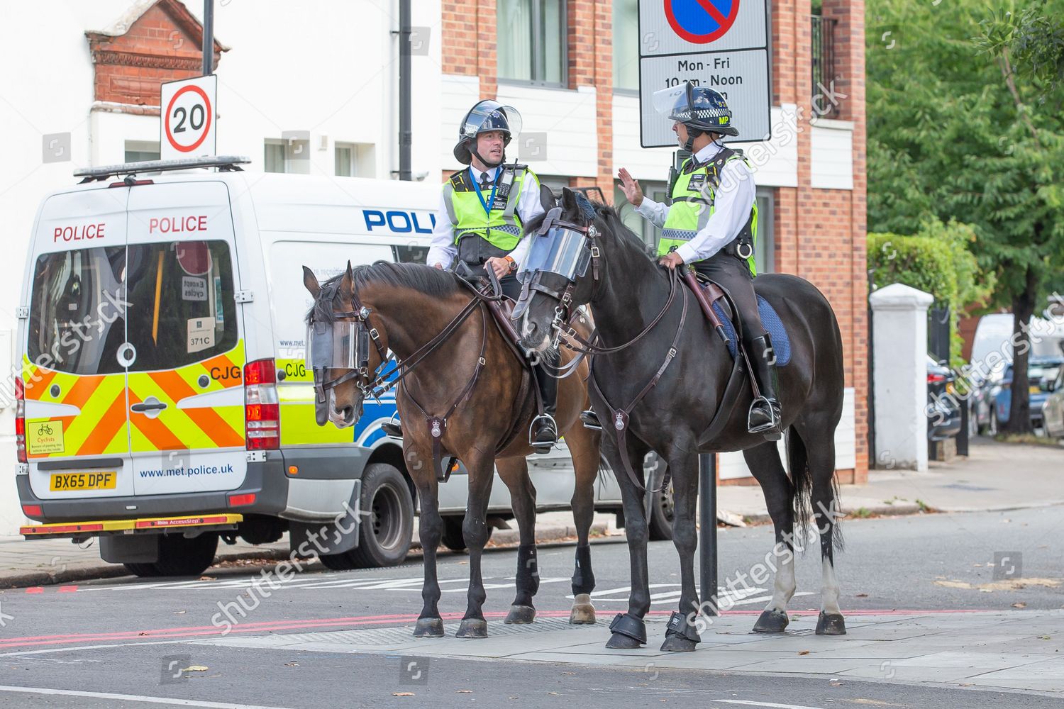 Metropolitan Mounted Police Officers Patrol Outside Editorial Stock ... Metropolitan Mounted Police Officers Patrol Outside Editorial Stock ...