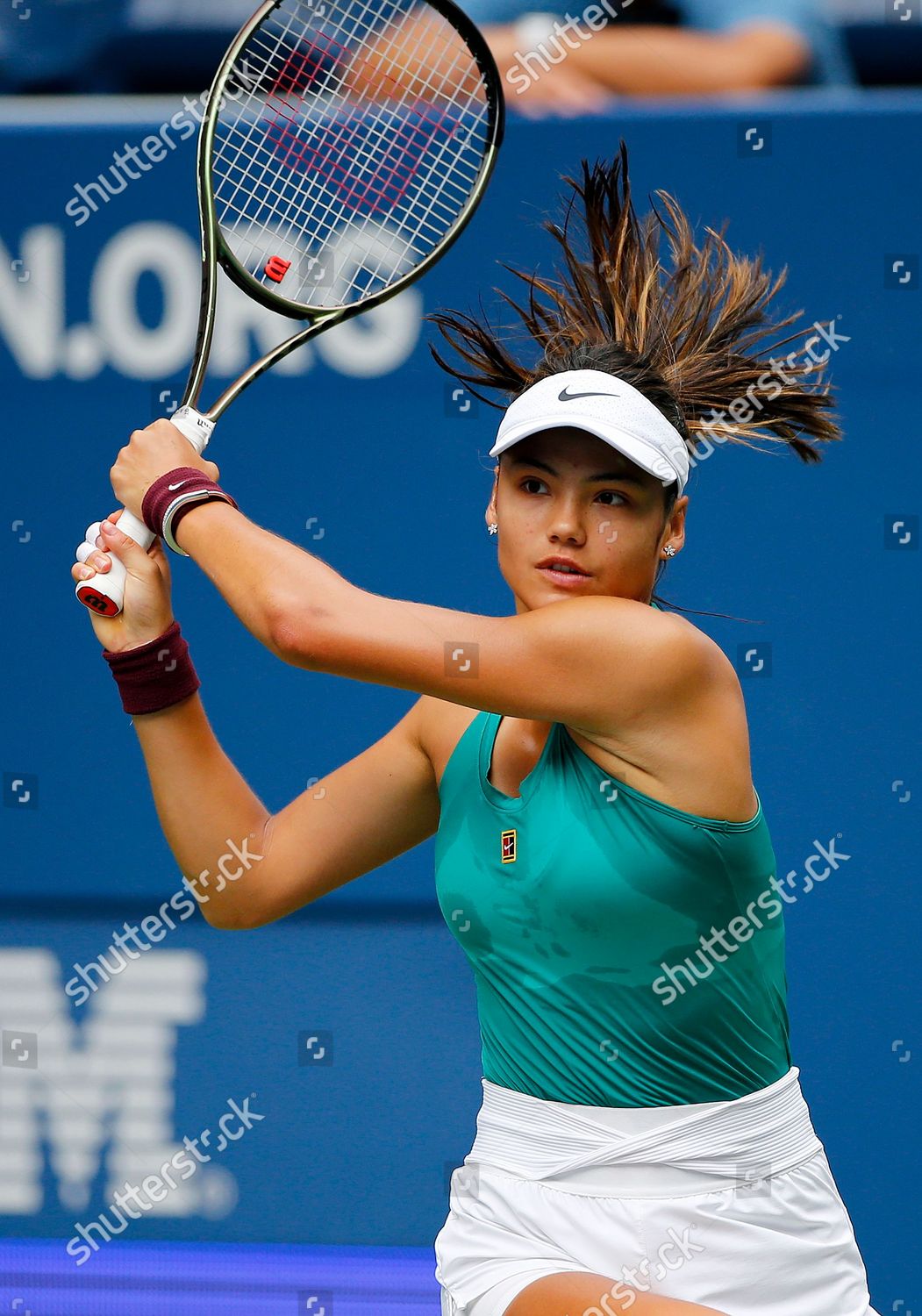 fotos de Emma Raducanu Gbr Action During Practice - Foto de stock de ...