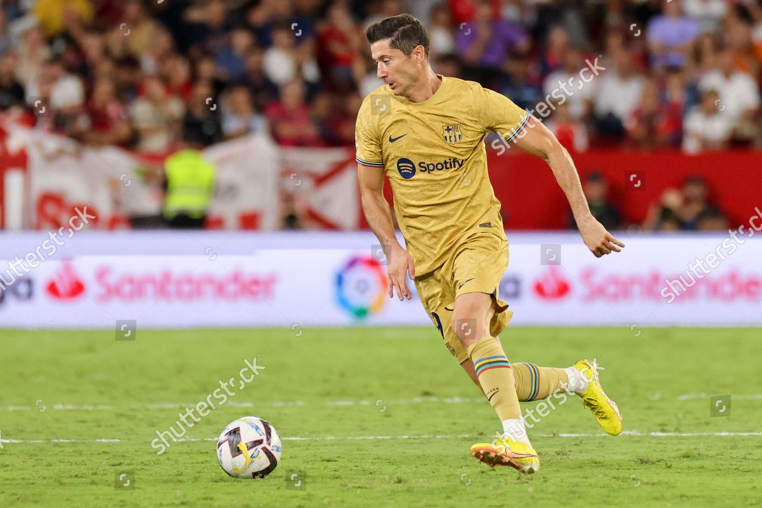 Robert Lewandowski Fc Barcelona Control Ball Editorial Stock Photo ...
