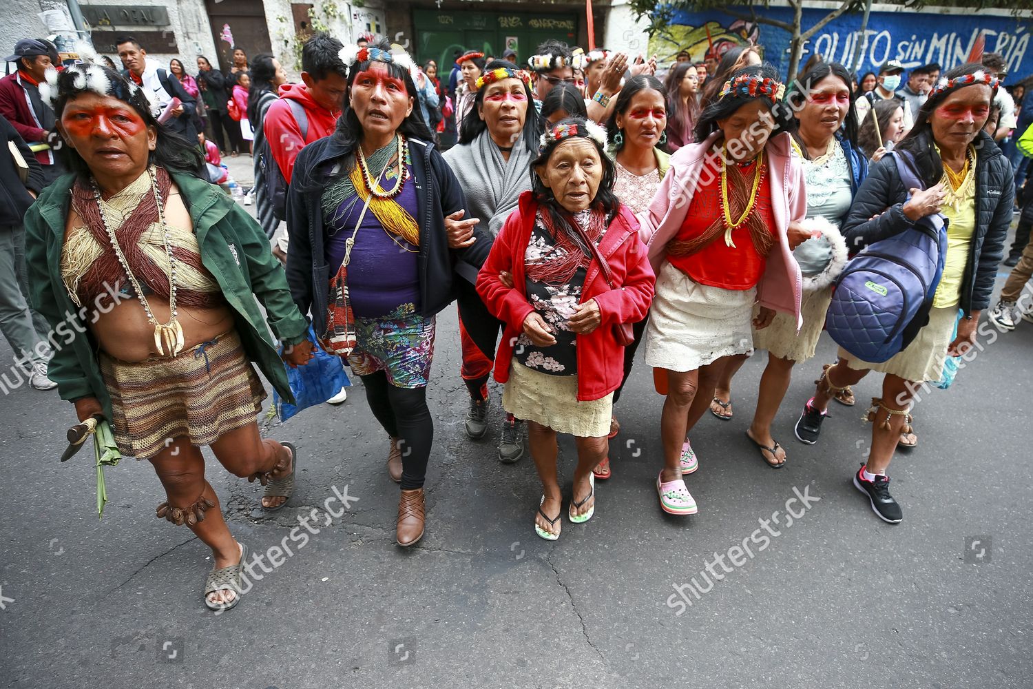 fotos de Ecuadorian Indigenous People Participate Sitin Headquarters ...