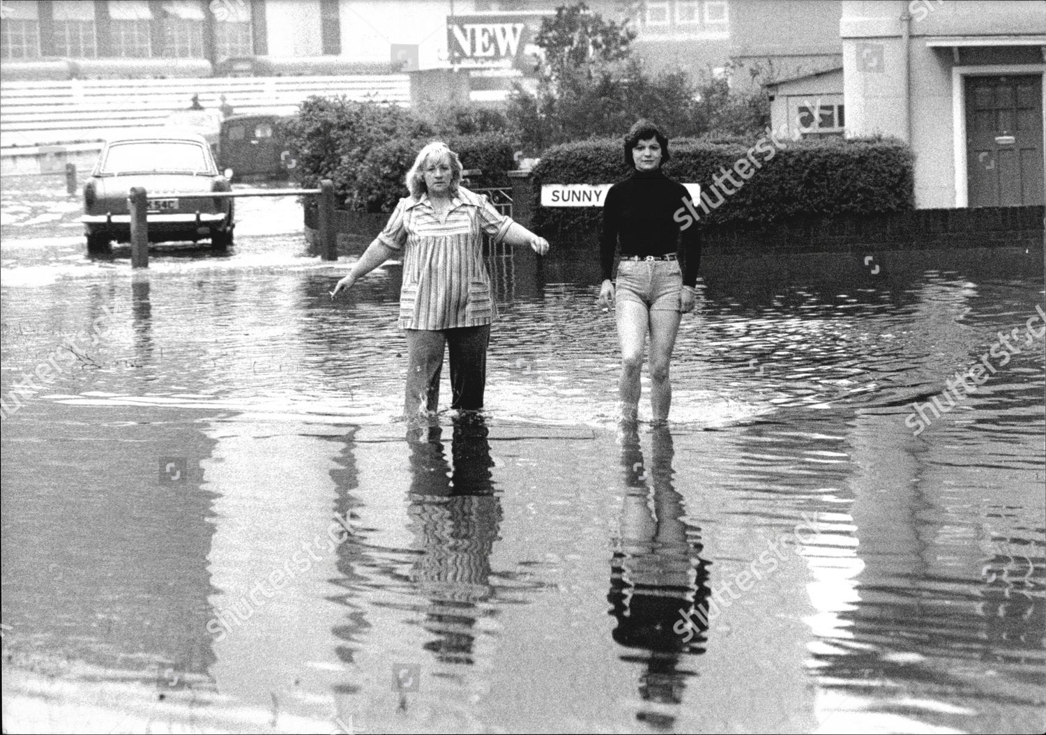 Britain Floods 1977 People Walking Flooded Editorial Stock Photo ...