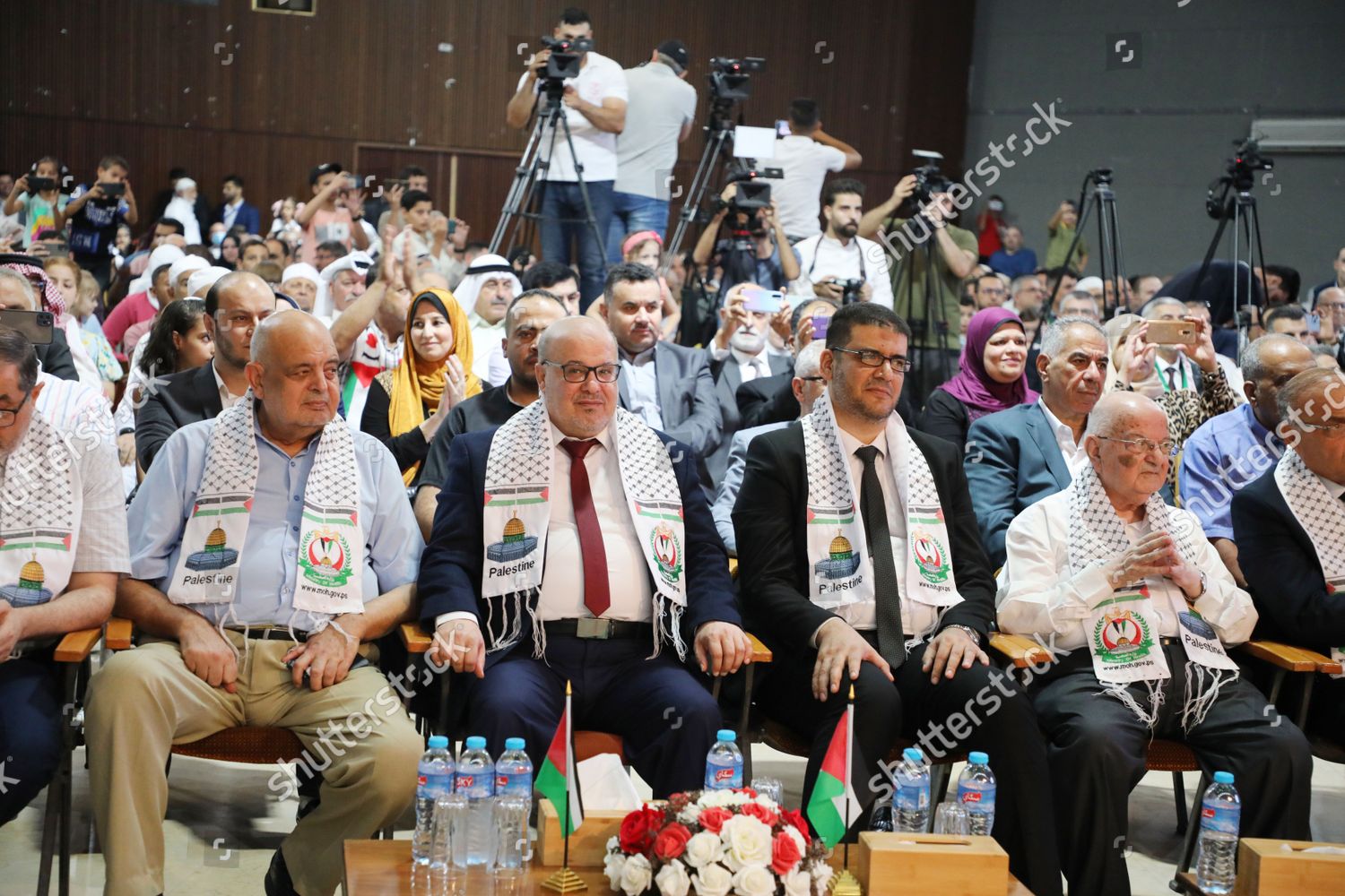 Palestinians Attend Ceremony Honoring Doctors Who Editorial Stock Photo ...