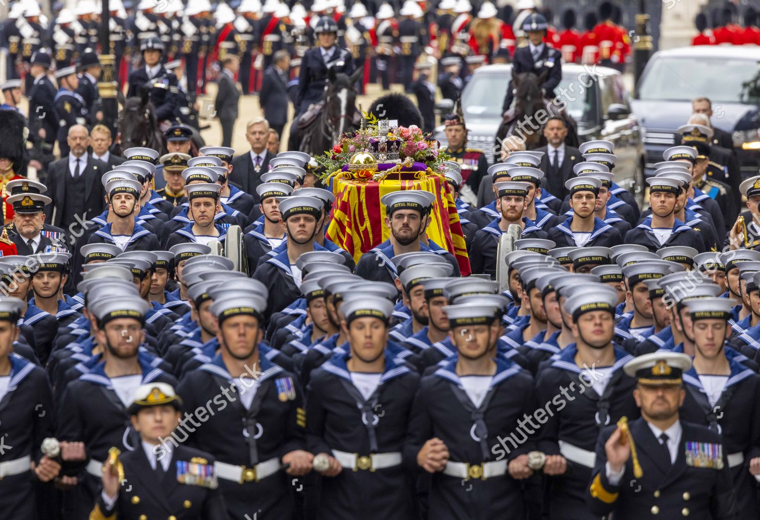 Queen Elizabeth Ii Funeral Procession Arrives Editorial Stock Photo ...