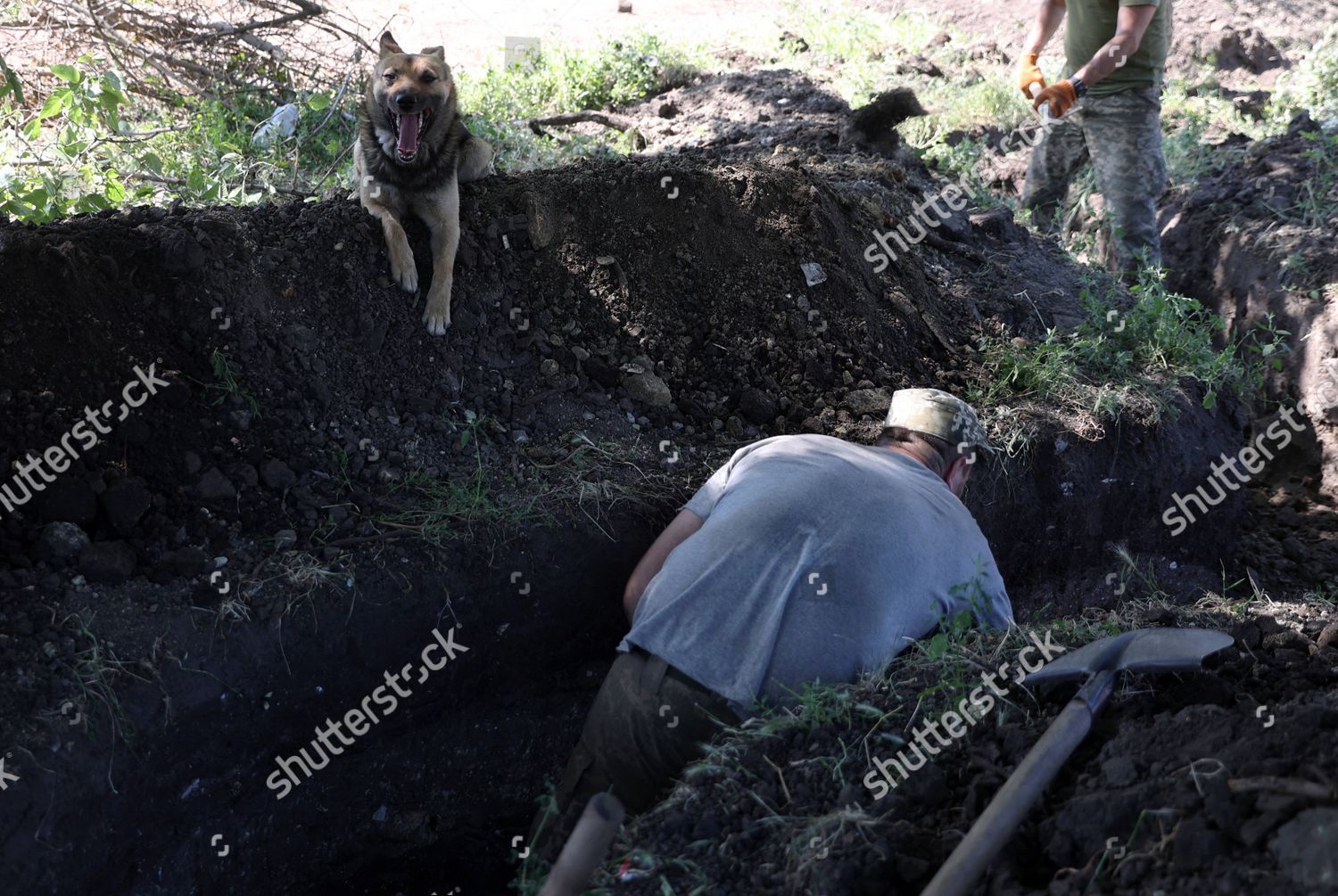 Ukrainian Soldiers Dig Trenches City Lysychansk Editorial Stock Photo ...