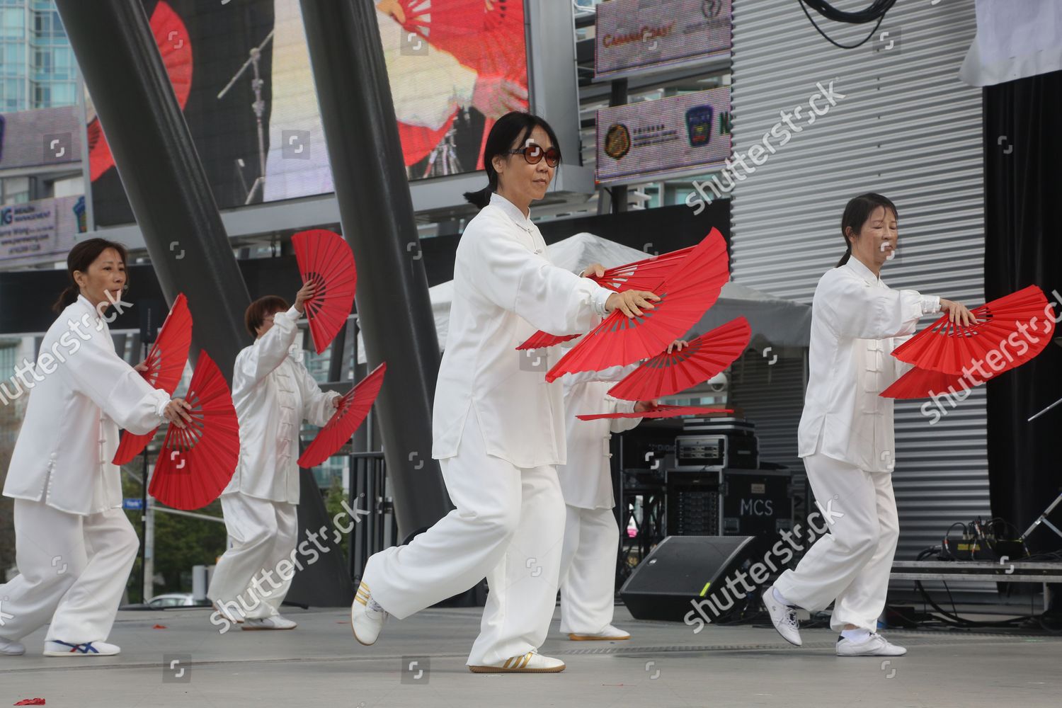 Chinese Fan Dancers Dressed Traditional Outfits Editorial Stock Photo ...