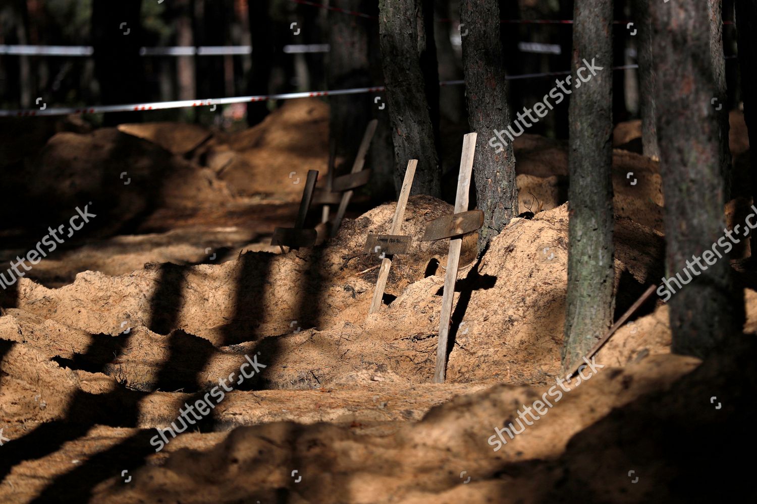 Exhumed Graves Pictured Burial Site Izyum Editorial Stock Photo - Stock ...