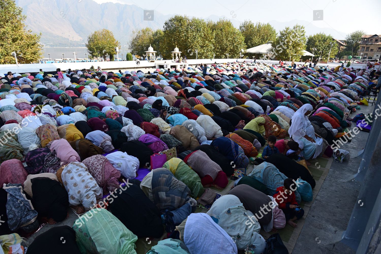 Muslim Devotees Pray Outside Hazratbal Shrine Editorial Stock Photo ...