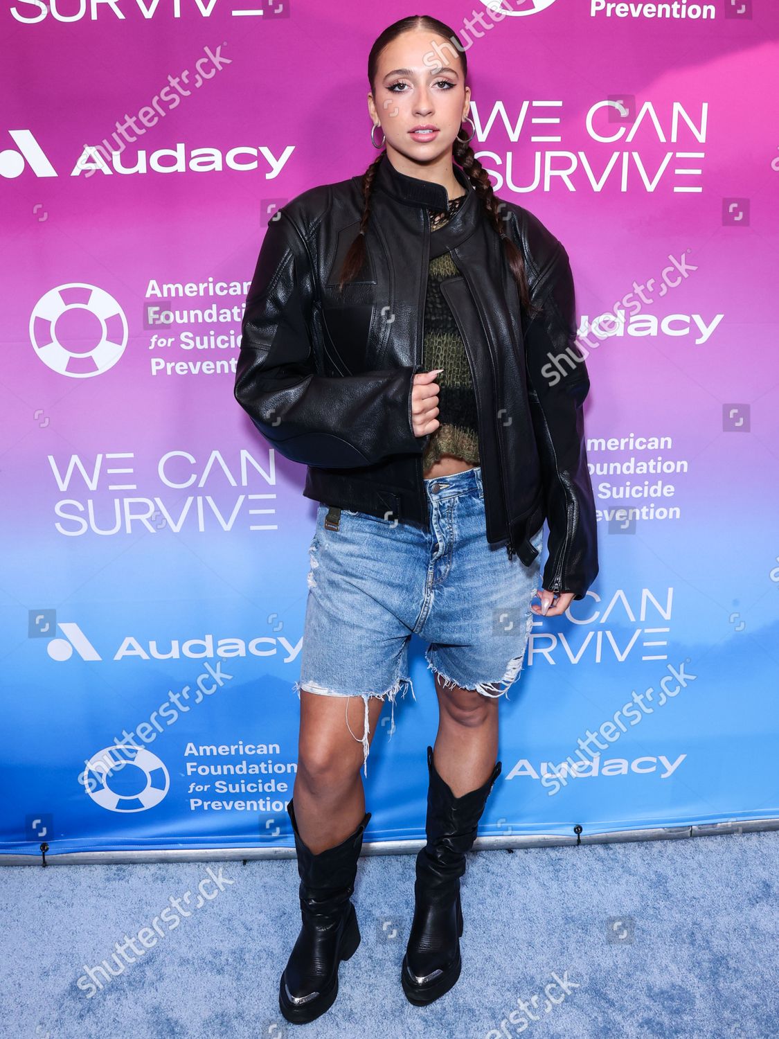 Canadian Singersongwriter Tate Mcrae Arrives Audacys Editorial Stock ...