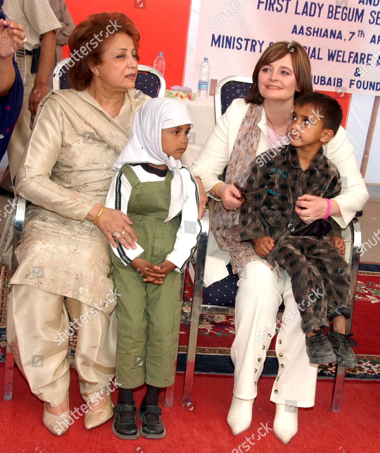Pakistans First Lady Begum Sehba Musharraf Editorial Stock Photo ...