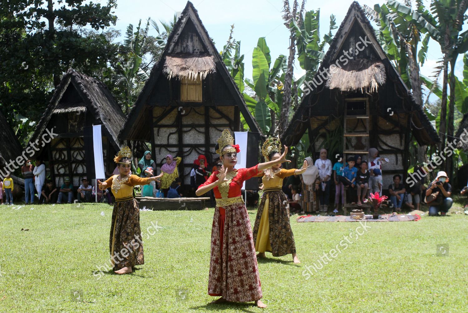 Indonesian Girls Belonging Indigenous Sundanese Tribe Editorial Stock ...