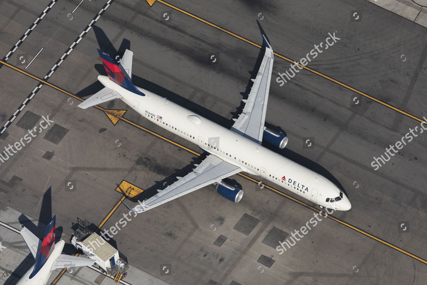 Airbus A321 Delta Airlines Most Heavy Editorial Stock Photo - Stock ...