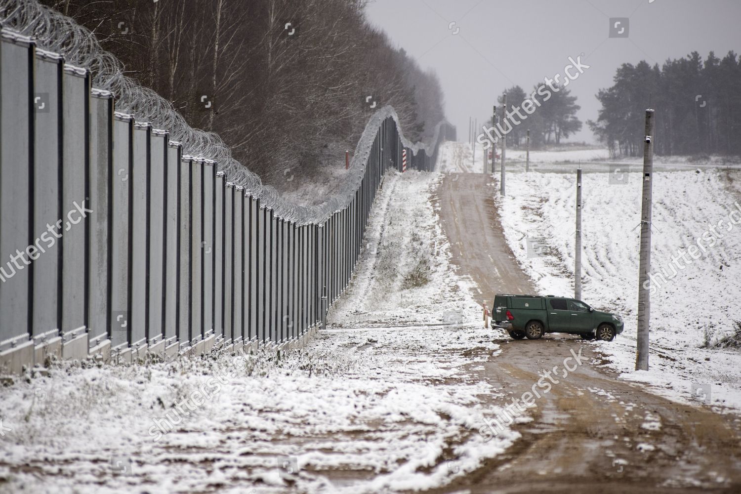 View Metal Border Wall Polishbelarusian Border Editorial Stock Photo ...