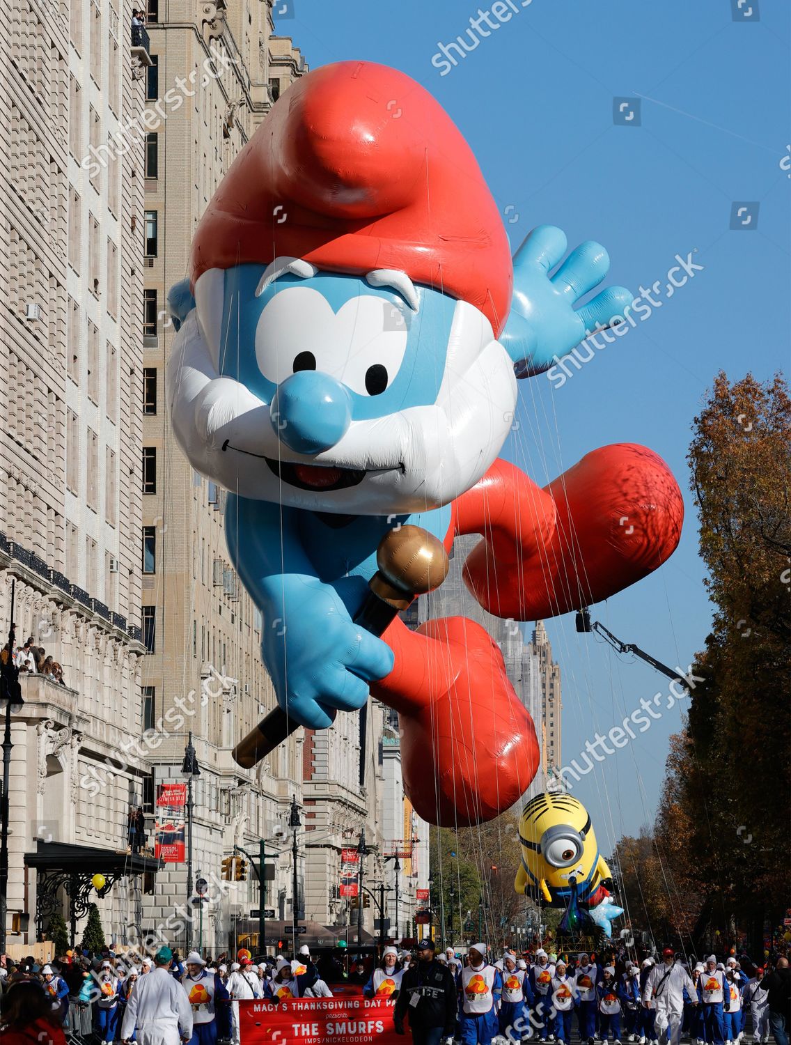 Smurf Balloon Stuart Minion Back Balloon Editorial Stock Photo - Stock ...