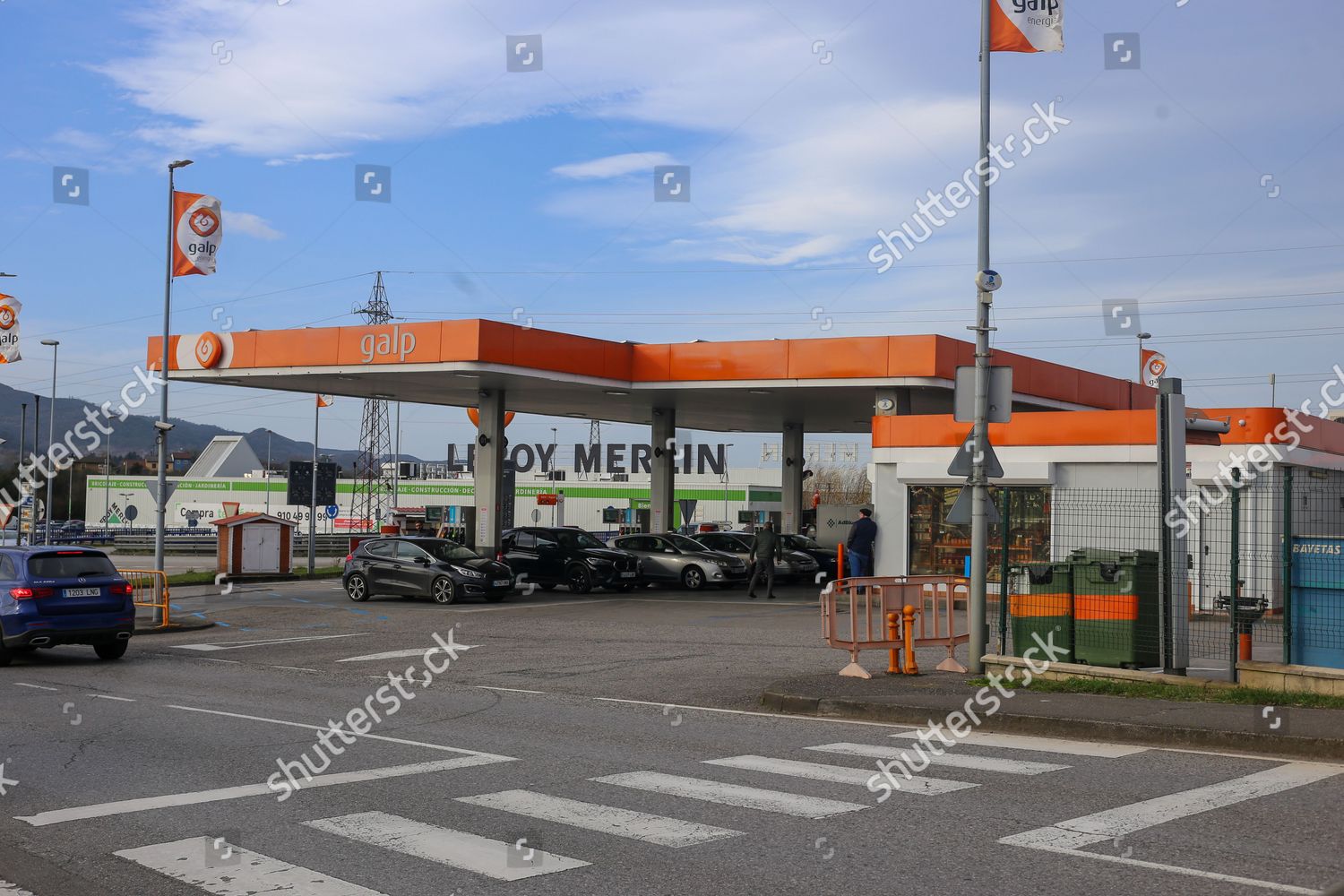 Lugones Spain Vehicles Waiting Refuel During - Foto de stock de ...