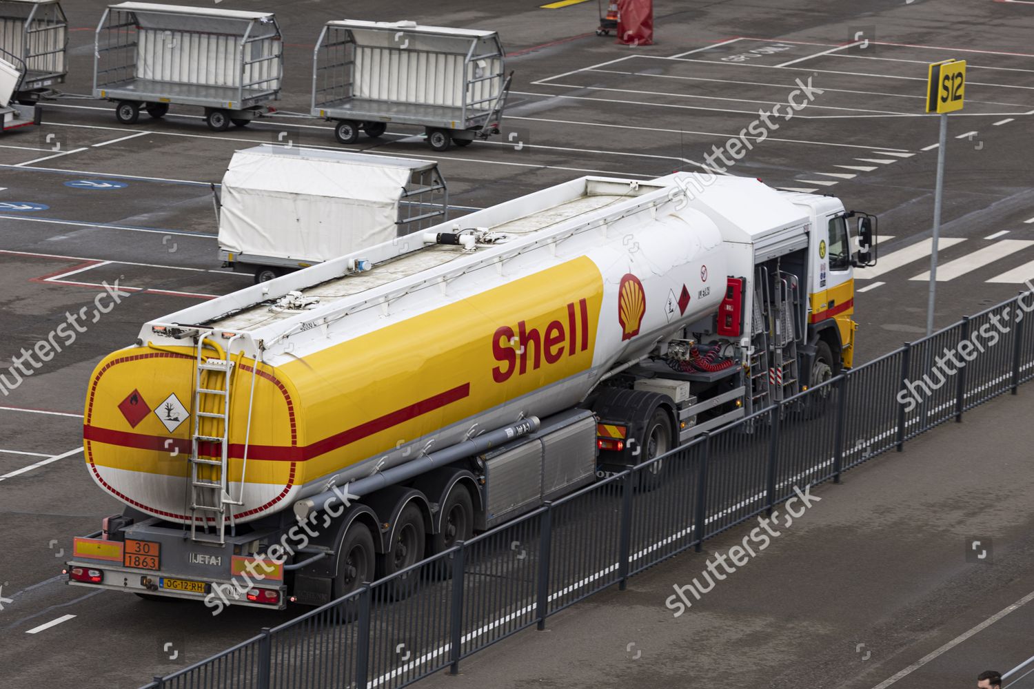 Shell Tanker Truck Jeta1 Aviation Fuel Editorial Stock Photo - Stock ...