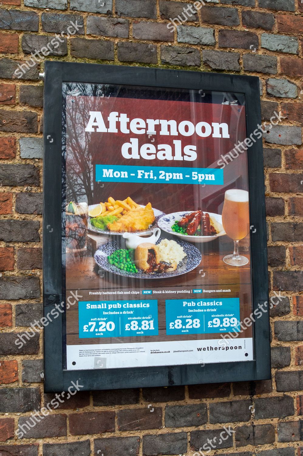 Wetherspoon King Castle Pub Windsor Berkshire Editorial Stock Photo ...