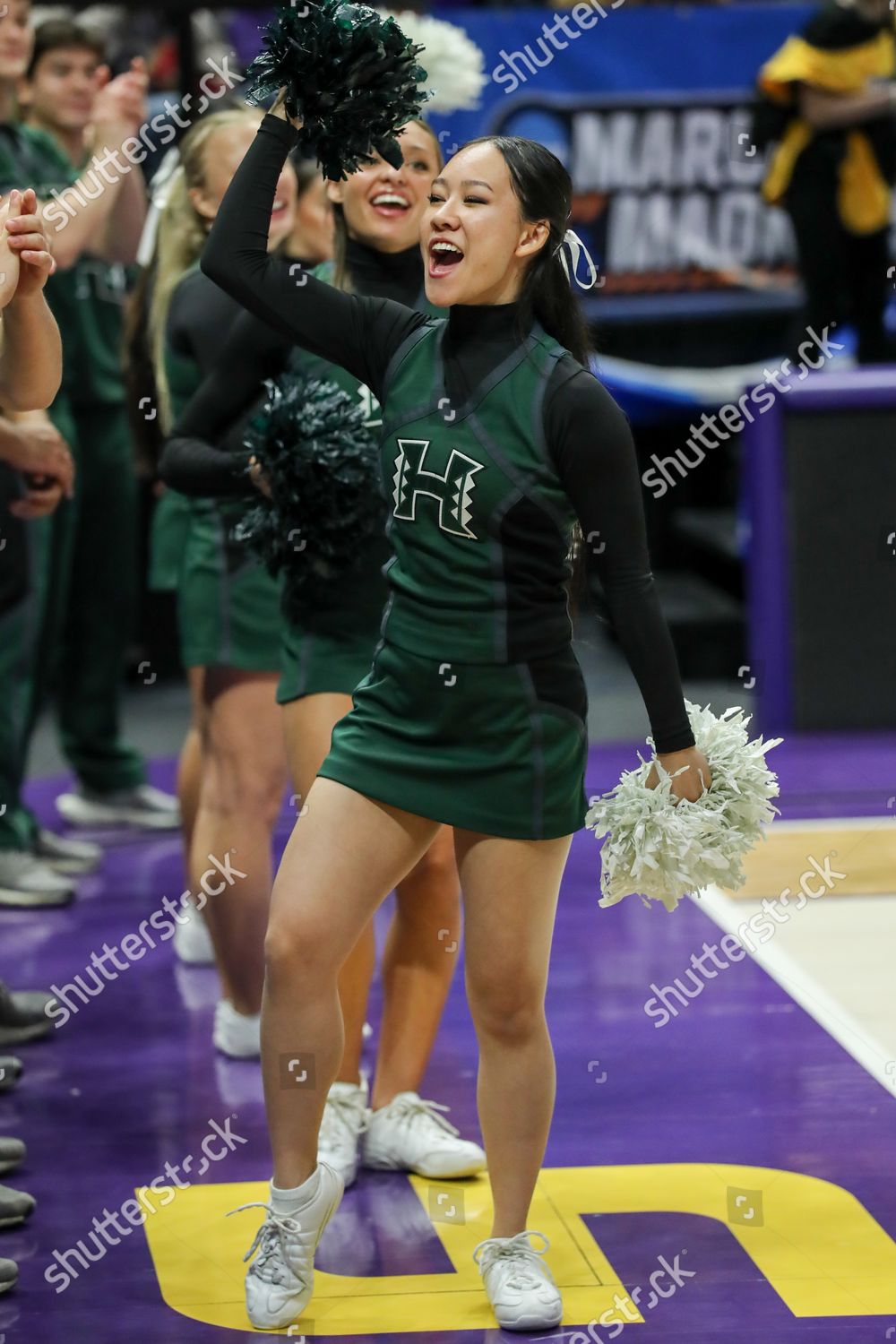 Hawaii Cheerleader Yells Crowd During First Editorial Stock Photo ...