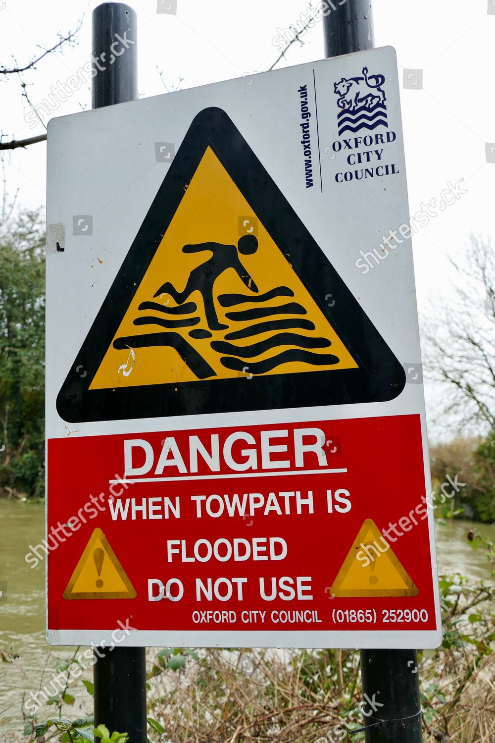 Flood Alert Signs Along River Thames Editorial Stock Photo - Stock ...