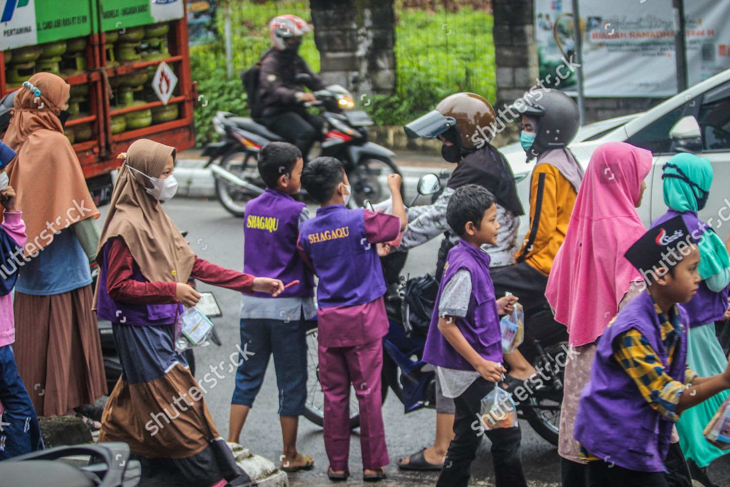 Students Shagaqu Islamic School Hand Out Editorial Stock Photo - Stock ...
