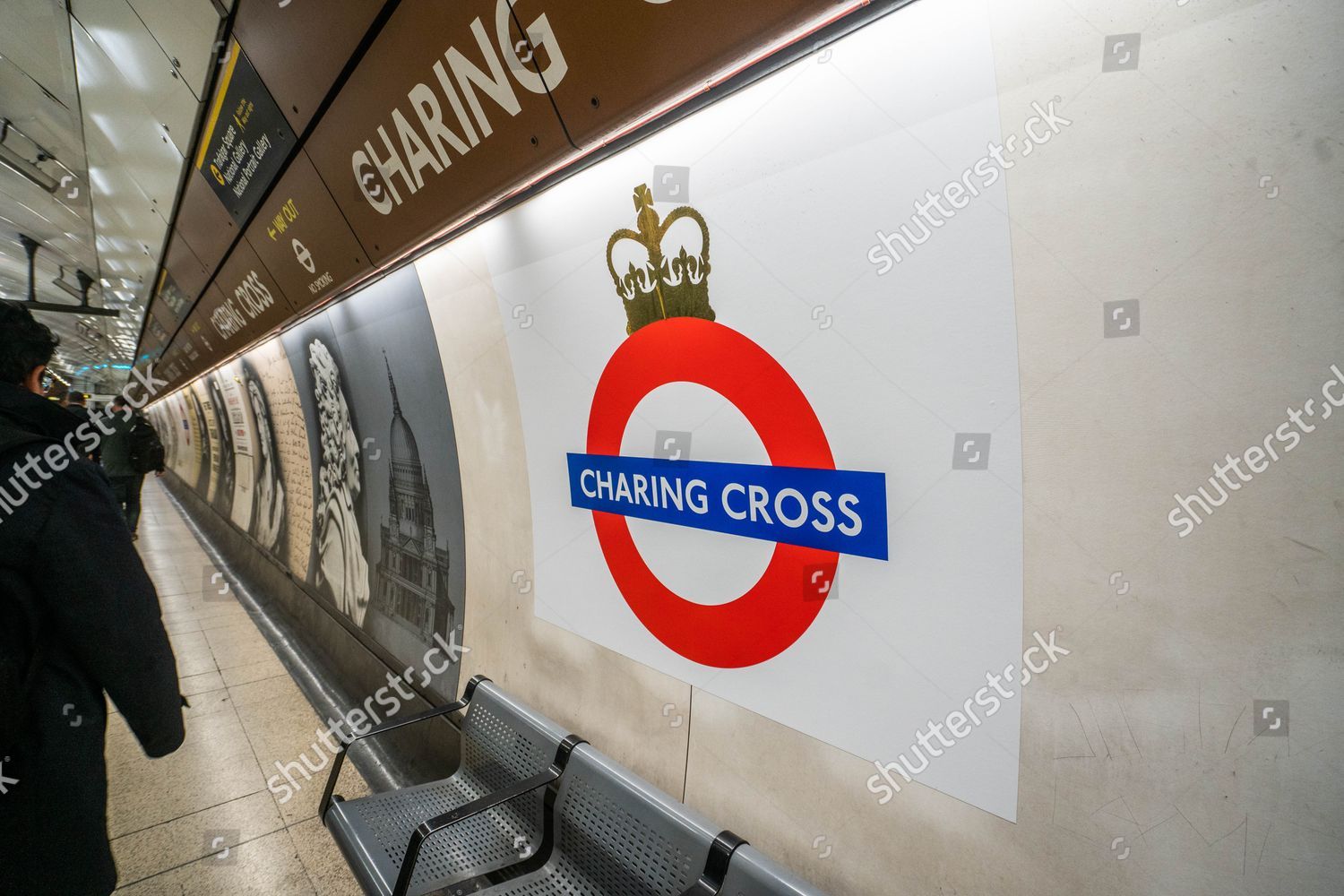 Iconic Roundel Logo Charing Cross Underground Foto de stock de ...