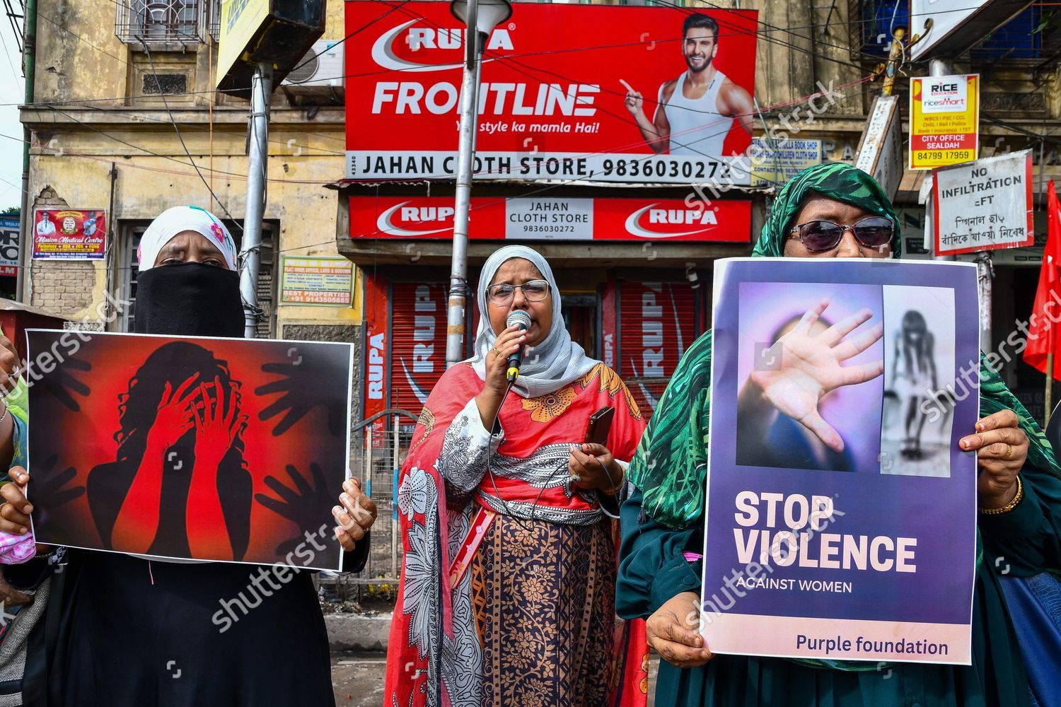 Members Muslim Women Organizations Holding Placards Editorial Stock ...