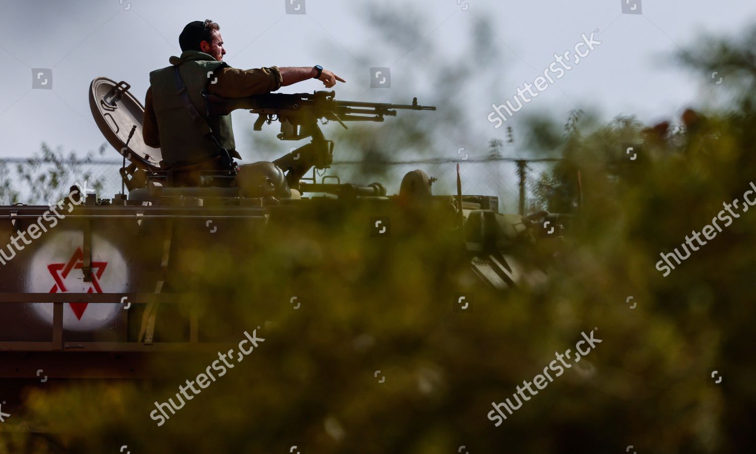 Israeli Soldier Stands Behind Machine Gun Editorial Stock Photo - Stock ...