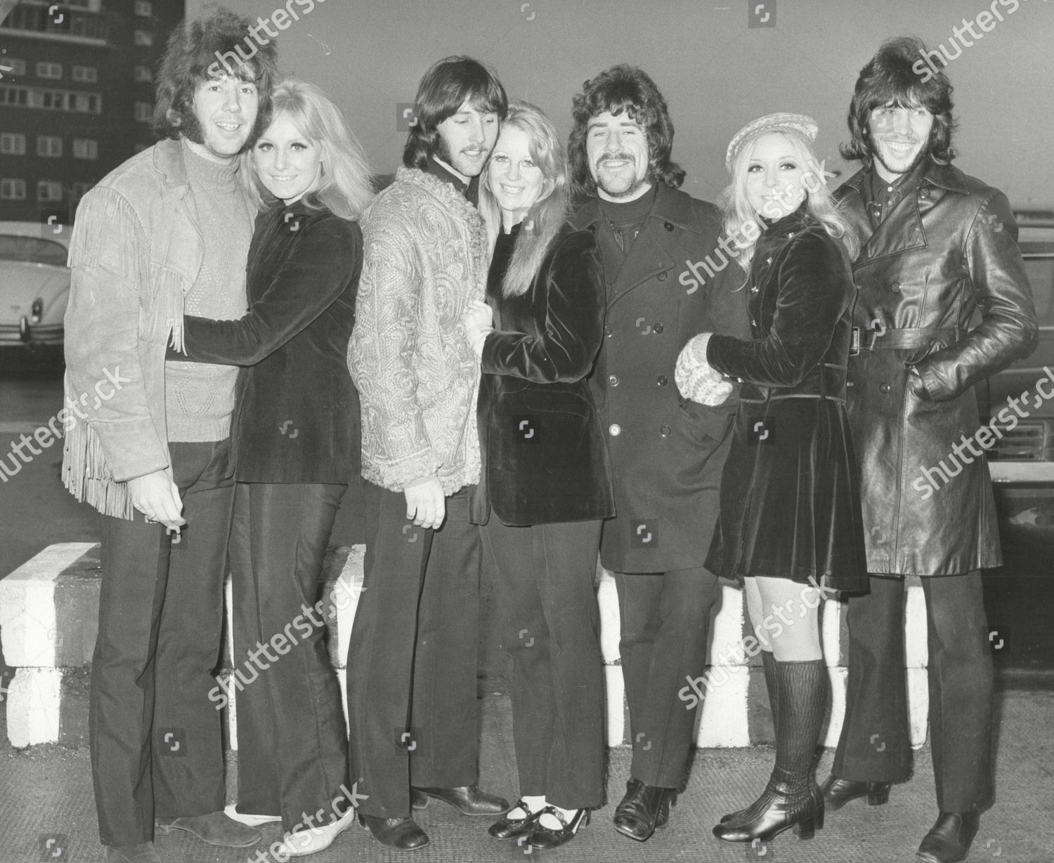 Tremeloes Pop Group Their Wives London: foto stock editoriale ...