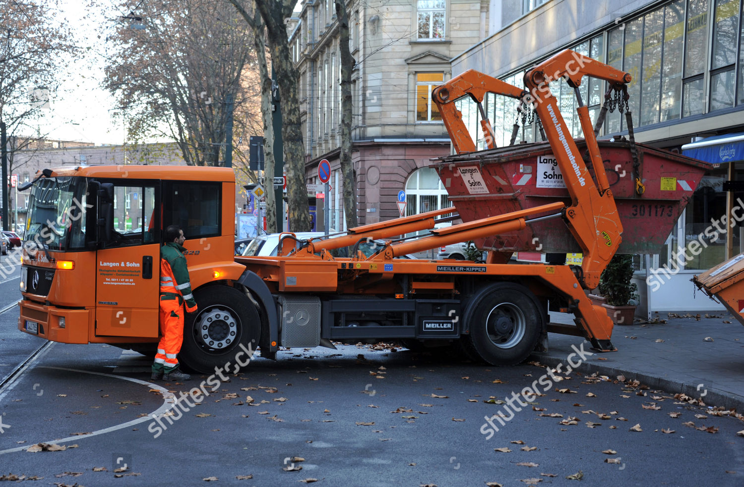 Skip Lorry Loading Skip Dusseldorf Germany Editorial Stock Photo ...