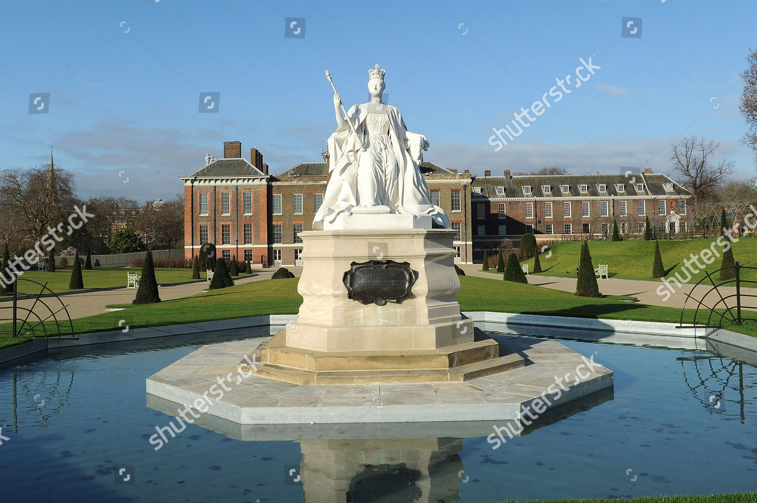 Queen Victoria Statue Kensington Palace London Editorial Stock Photo ...