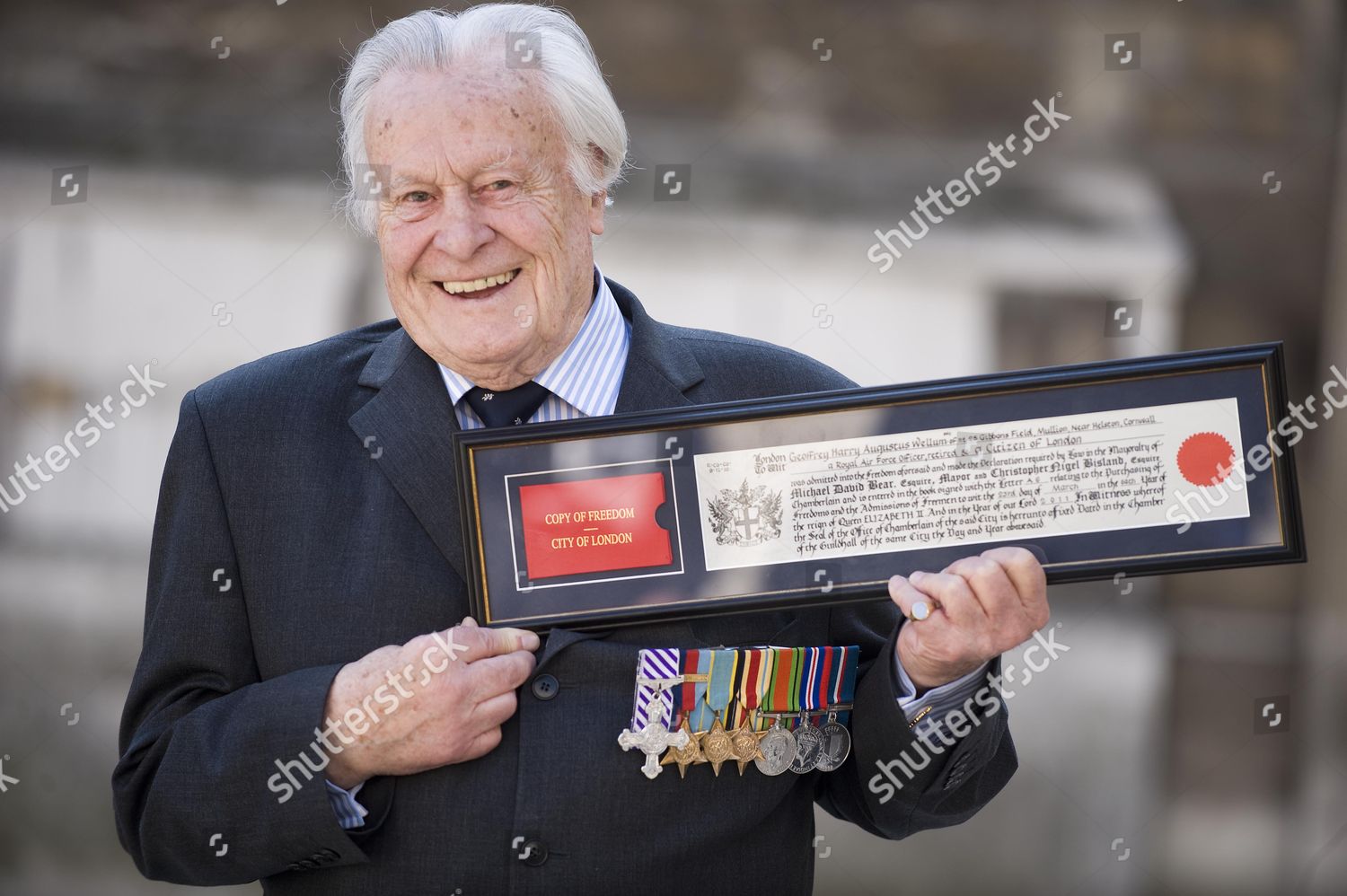 Squadron Leader Geoffrey Wellum Dfc Youngest - Foto de stock de ...