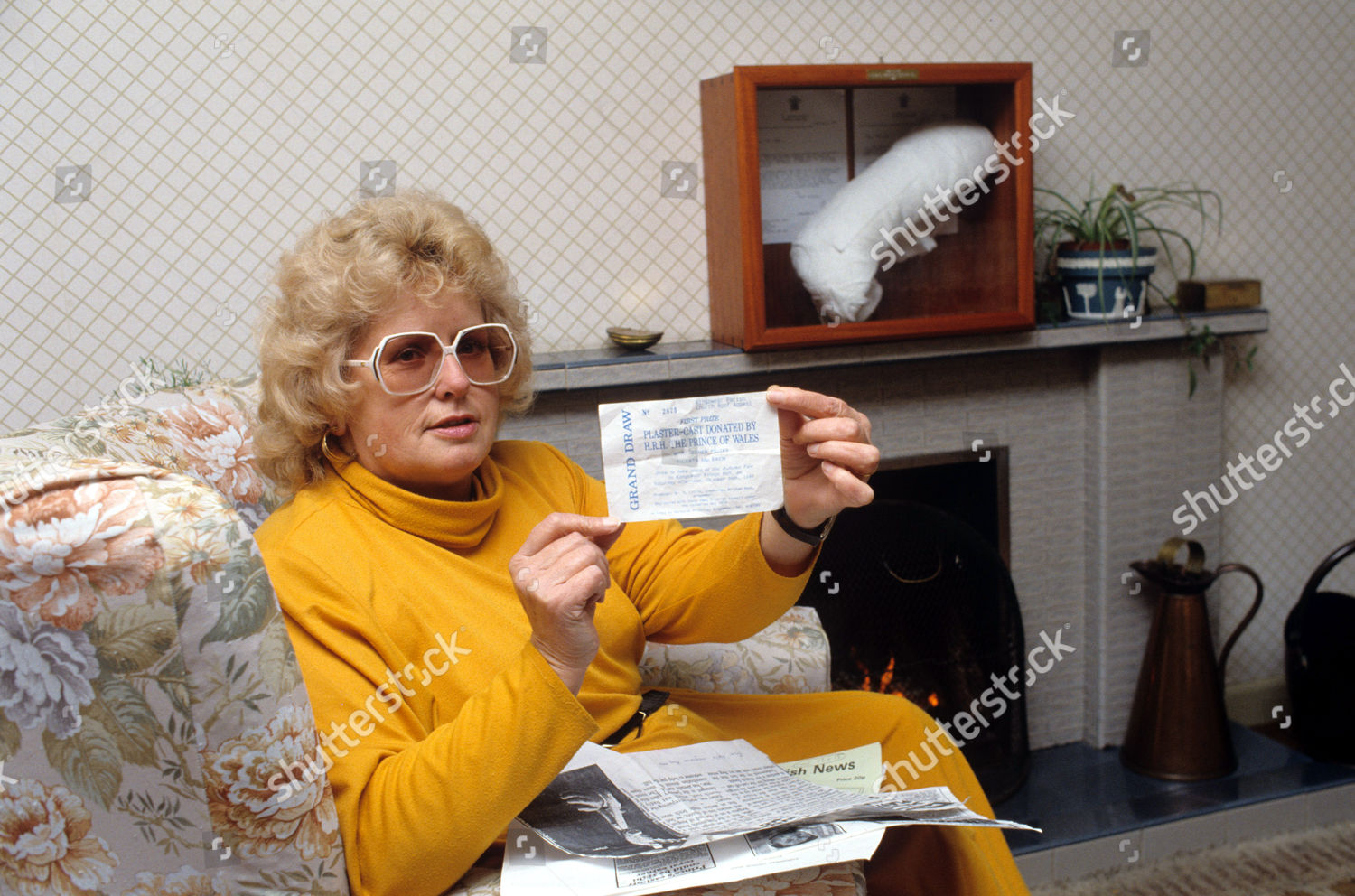 Elizabeth Schofield Winning Raffle Ticket Plaster Editorial Stock Photo ...