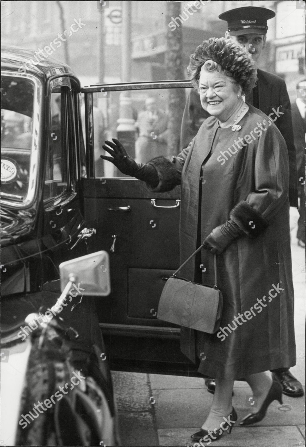 Violet Carson Actress Leaving Buckingham Palace Editorial Stock Photo ...