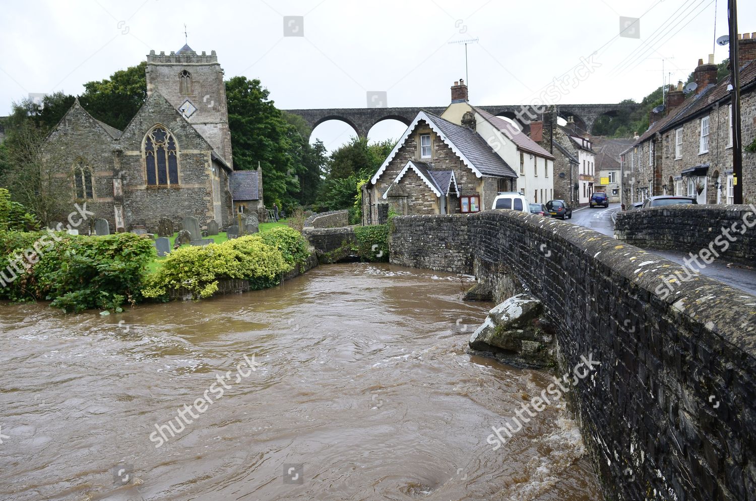 Overflowing River Pensford Bridge Somerset Editorial Stock Photo ...